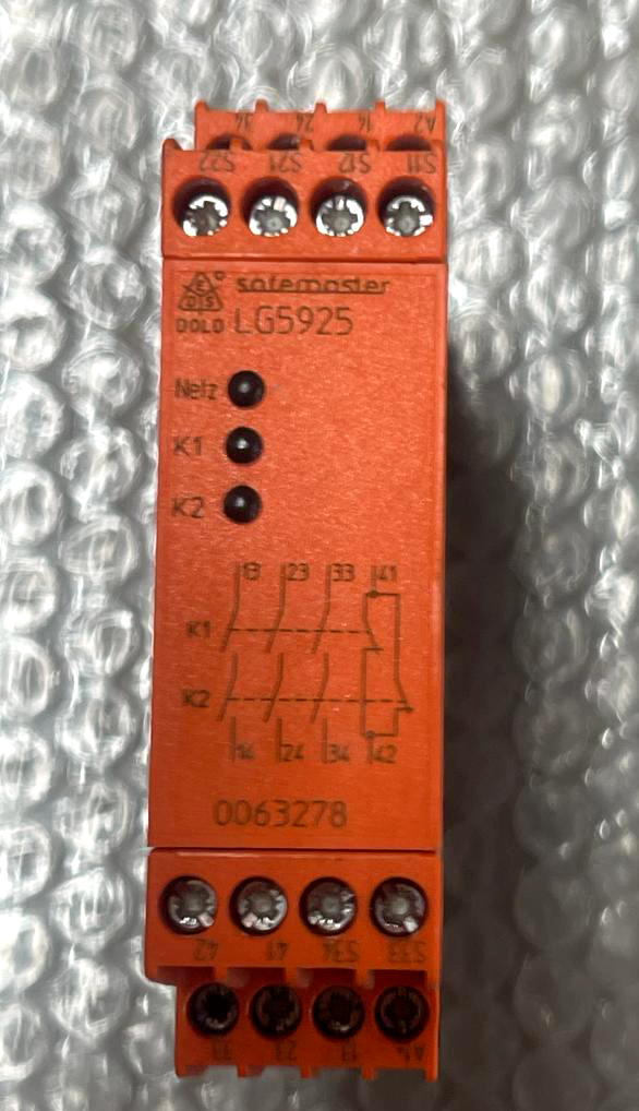 Safemaster LG5925.48/900/61 Safety Relay — VOLTWERK Handel