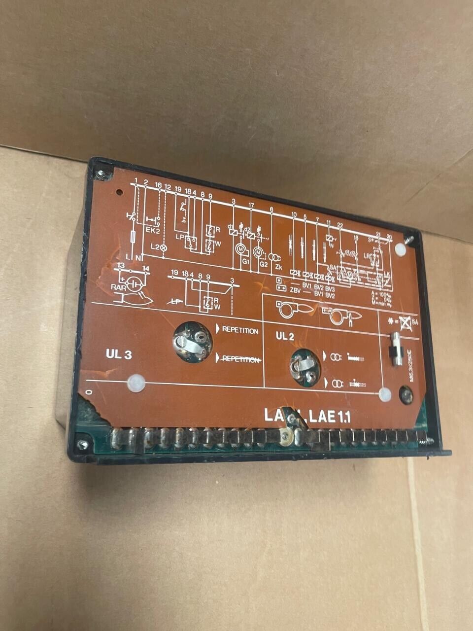 Landis & Gyr - LAE1 - Oil Burner Control Unit — VOLTWERK Handel