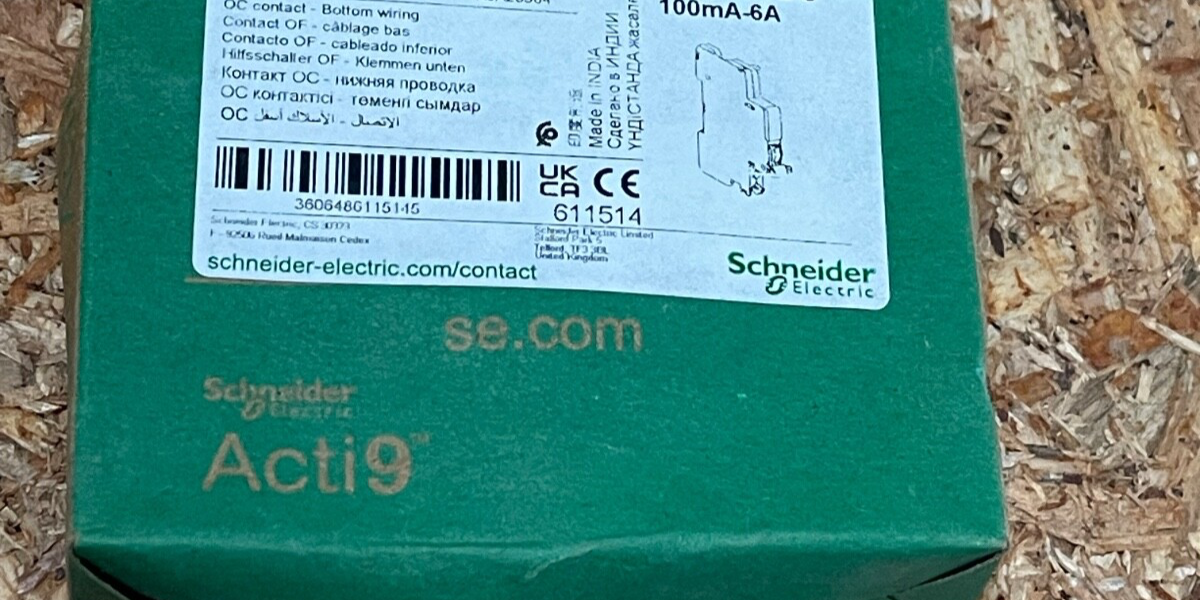 Schneider Electric - A9A26904 - Acti9 iOF Auxiliary Contact 1 C/O 24–4 ...
