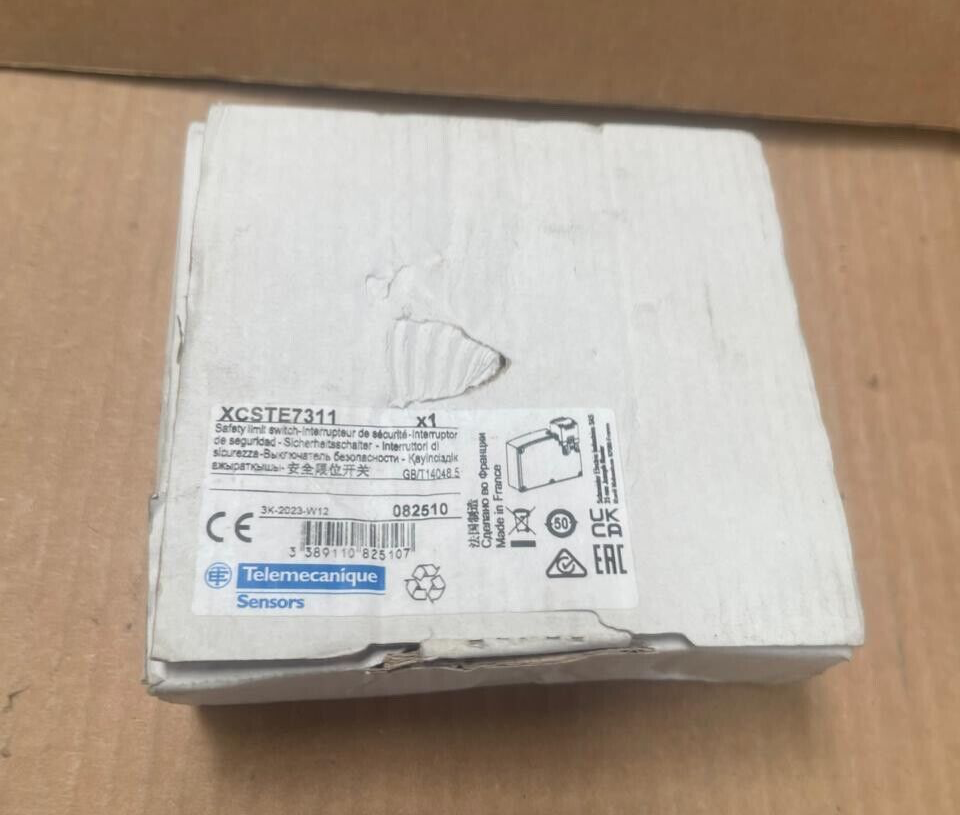 Telemecanique - XCSTE7311 - Plastic Safety Interlock Switch with Solen ...