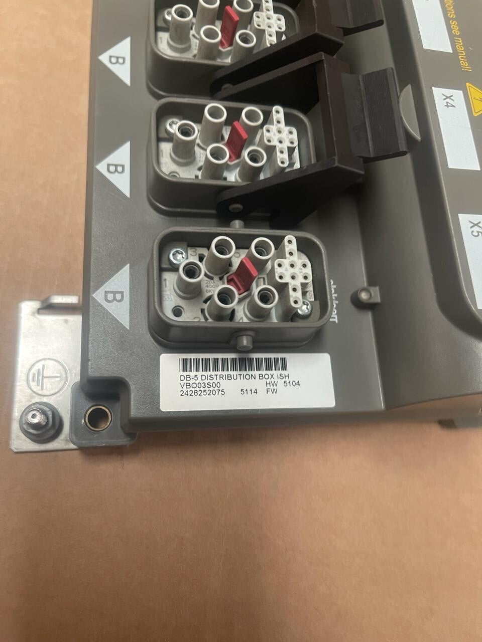 Schneider Electric PacDrive DB-5 - VB003500 - DB-5 DISTRIBUTION BOX IS ...