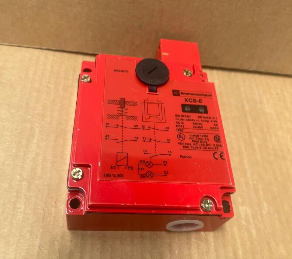 Telemecanique - XCS-E7311 - Safety Interlock Switch, 24V AC/DC, Metal ...