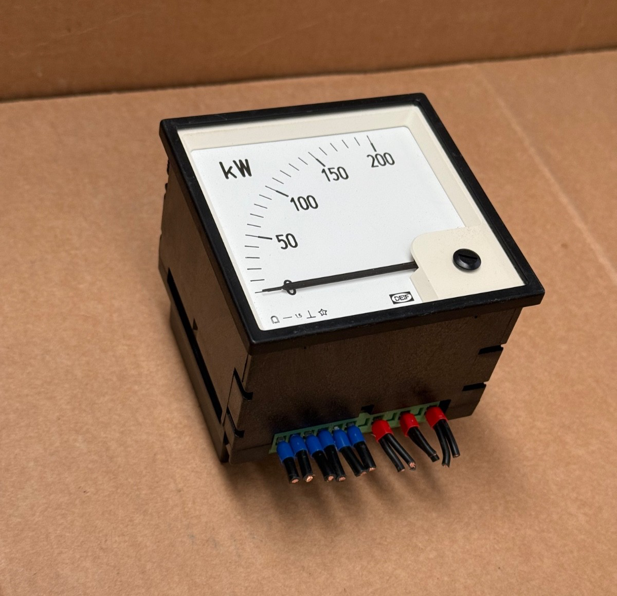 DEIF – 45719.5 – Analog kW Power Meter 96×96mm 400V 100/5A DIN 43807 ...